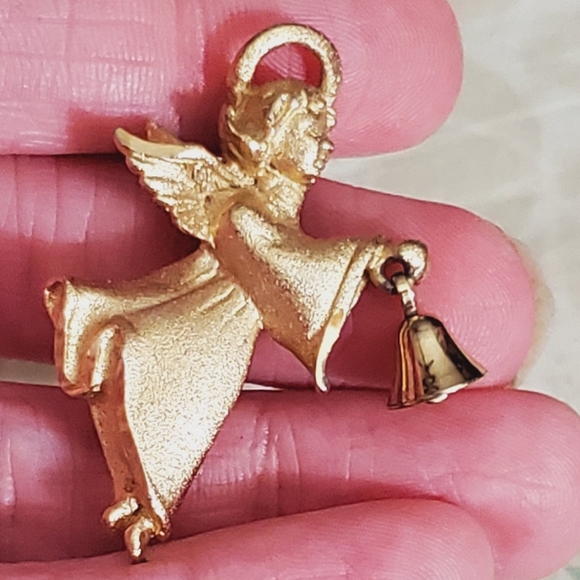 robyn rush | Jewelry | Vintage 7s Gold Angel With 3d Real Bell Brooch ...